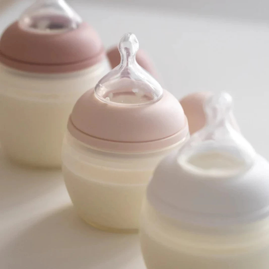 Trend: babyflessen die borstvoeding nabootsen, zijn die echt beter?