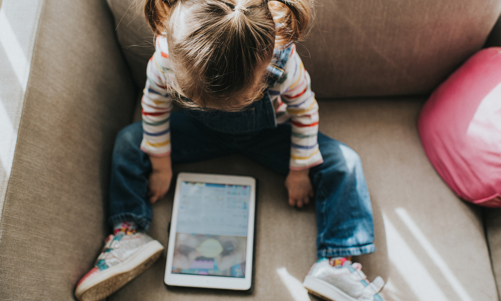 Met dit simpele trucje krijg je je kind achter een beeldscherm vandaan ...