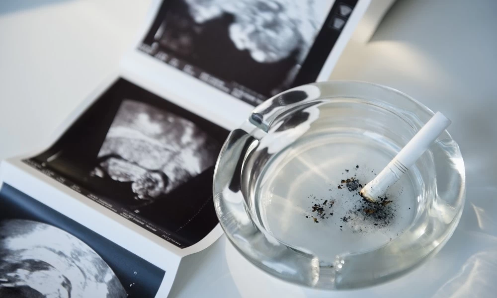 Roken tijdens zwangerschap veroorzaakt kleinere hersenen bij kind