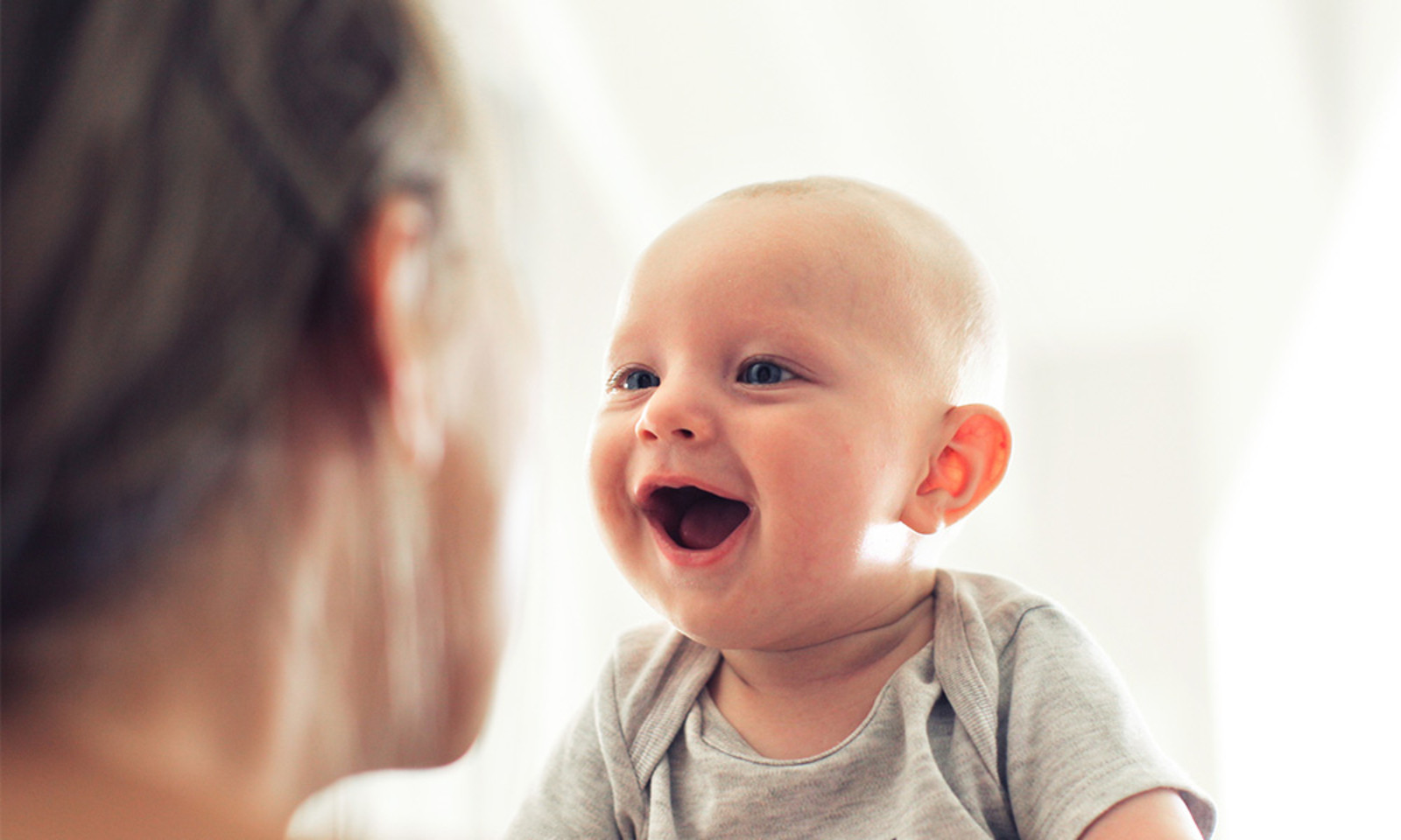 Onderzoekers ontdekken: met dit type humor krijg je jouw baby aan het ...